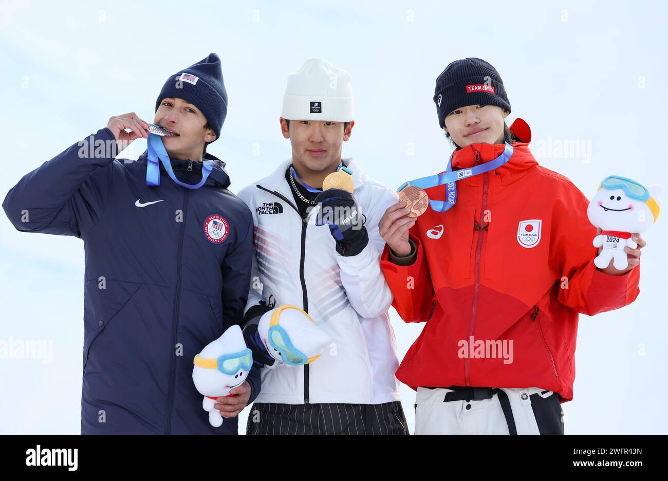 Hoengseong, South Korea. 1st Feb, 2024. Gold medalist Lee Chaeun (C) of ...