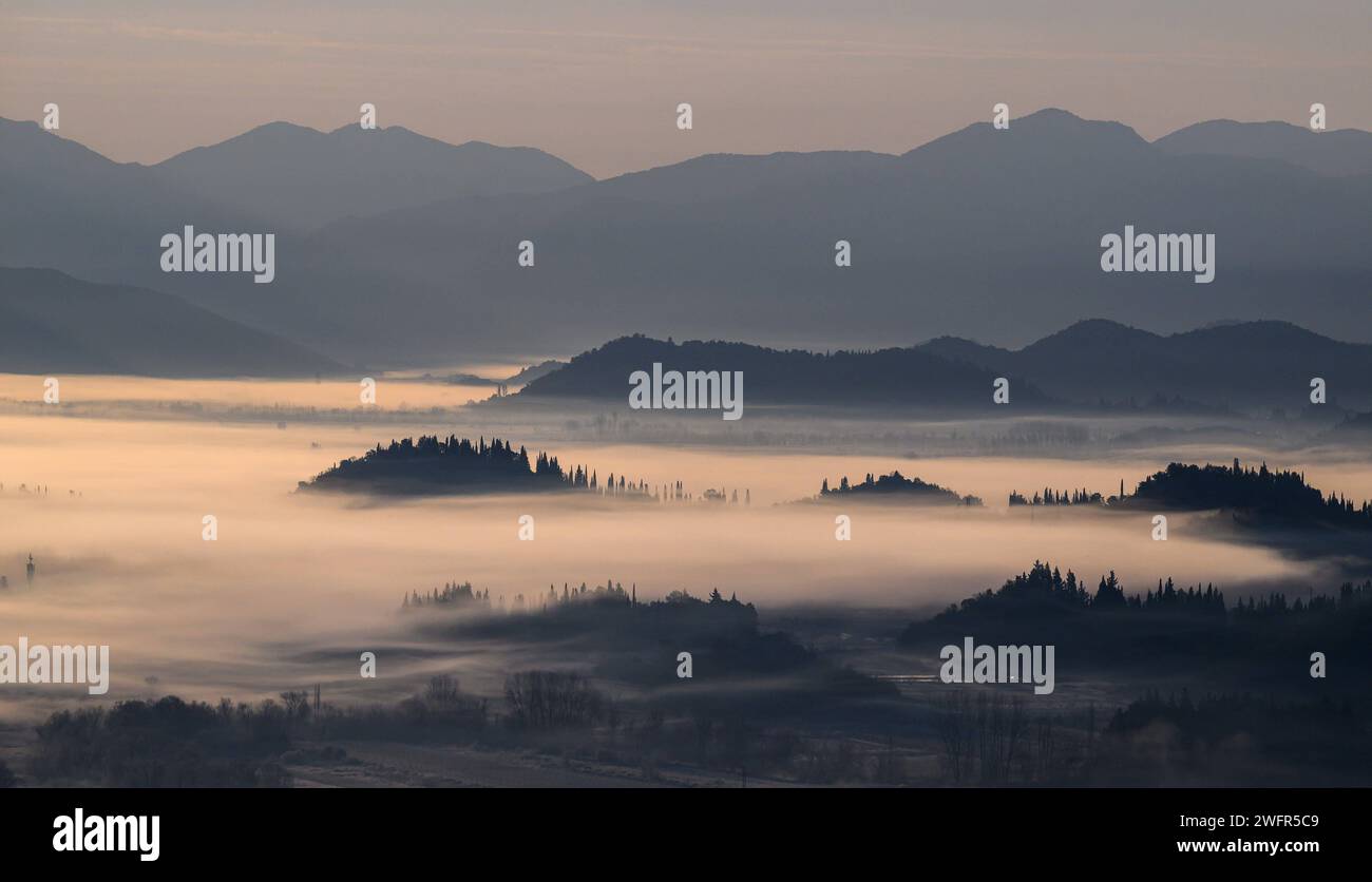 Izmaglica hi-res stock photography and images - Alamy