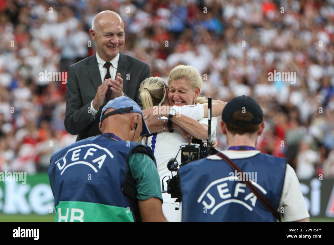 Beth Mead receives trophy UEFA Women's Euro Final 2022 England v ...