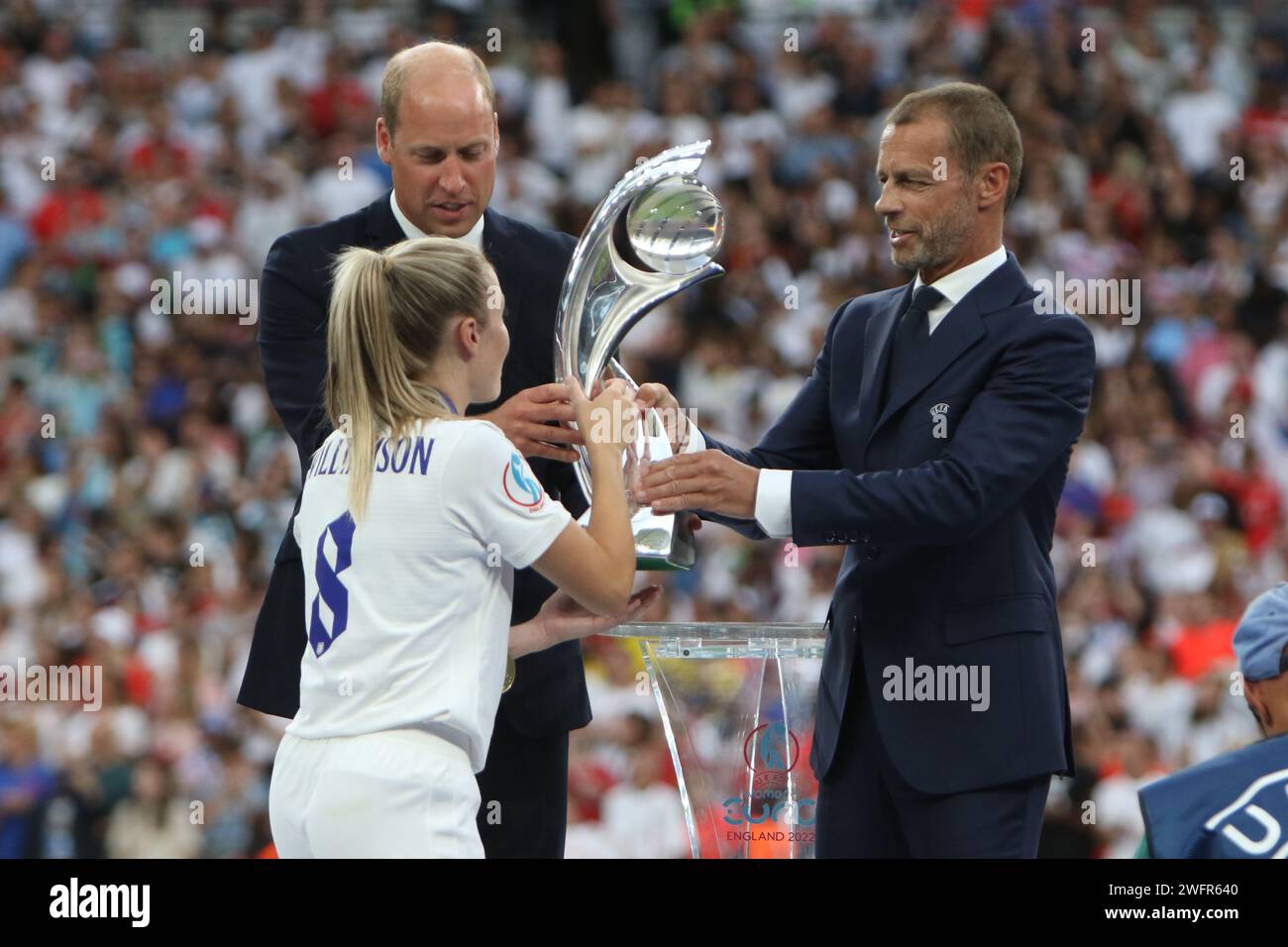 Leah Williamson receives winners trophy from HRH Prince William ...