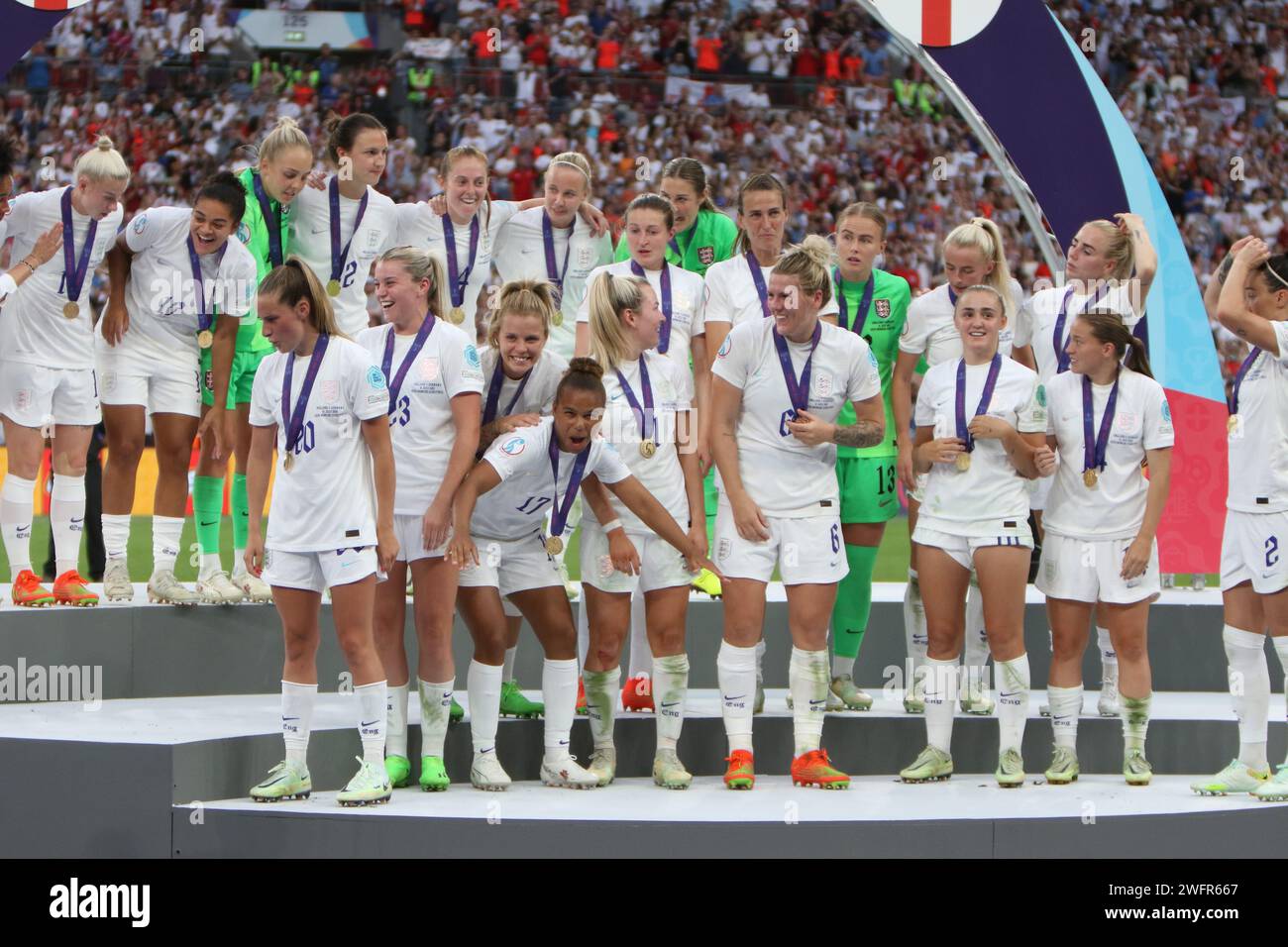 England squad lift trophy UEFA Women's Euro Final 2022 England v ...