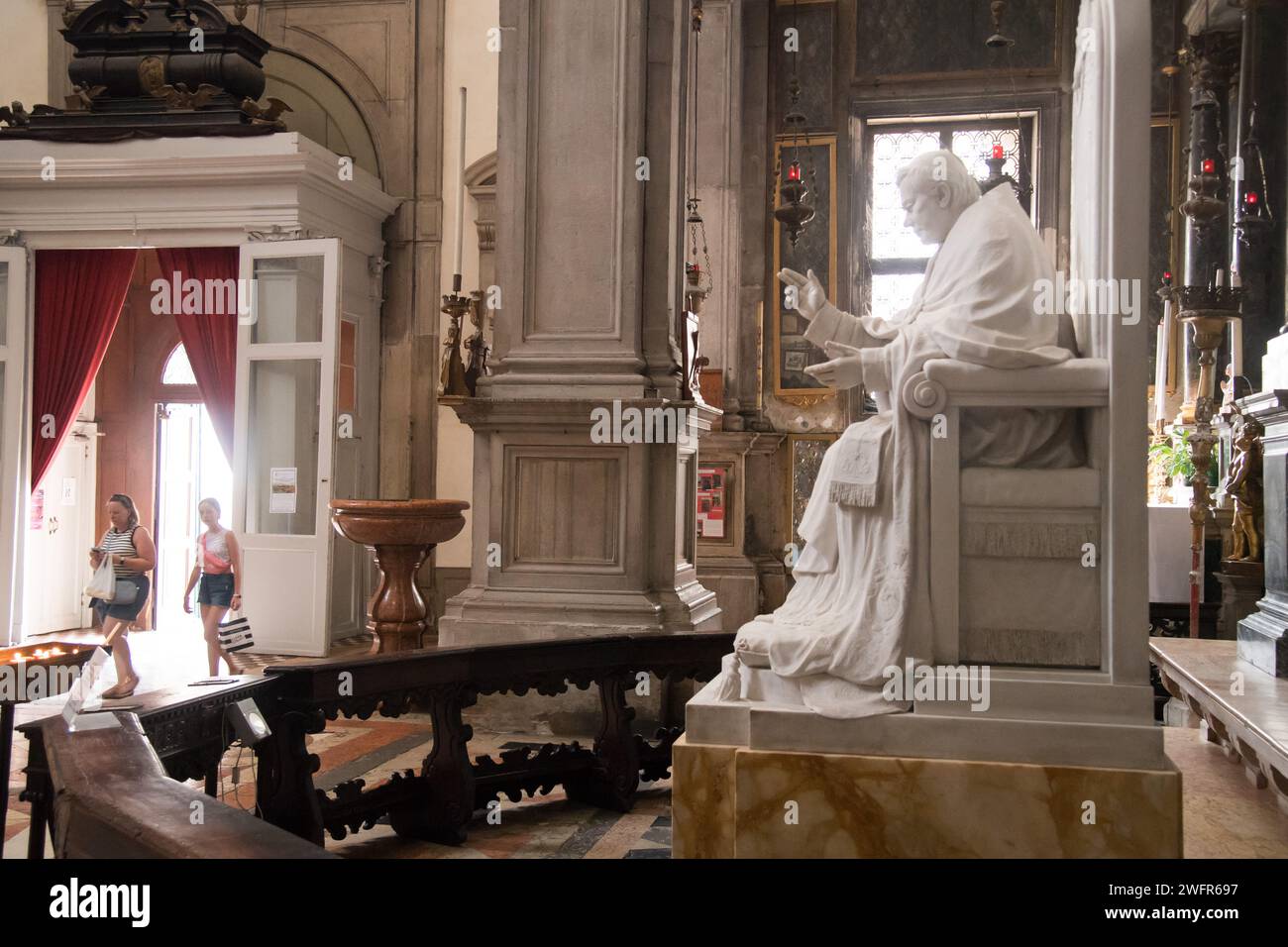 Pope Pius X statue in Renaissance Baroque Chiesa di San Salvatore (San ...