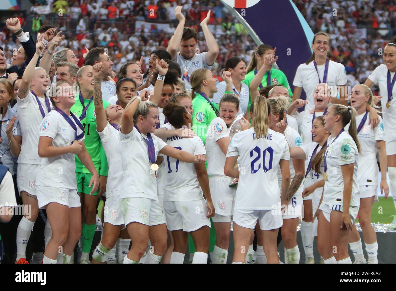 Lionesses england trophy hi-res stock photography and images - Alamy