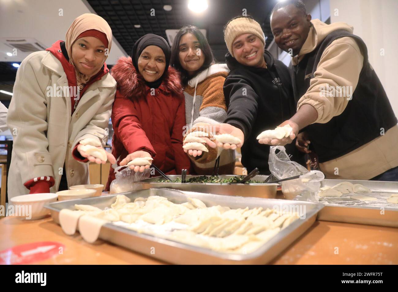 Foreign students from Zhejiang Ocean University experience folk culture ... Foreign students from Zhejiang Ocean University experience folk culture ...