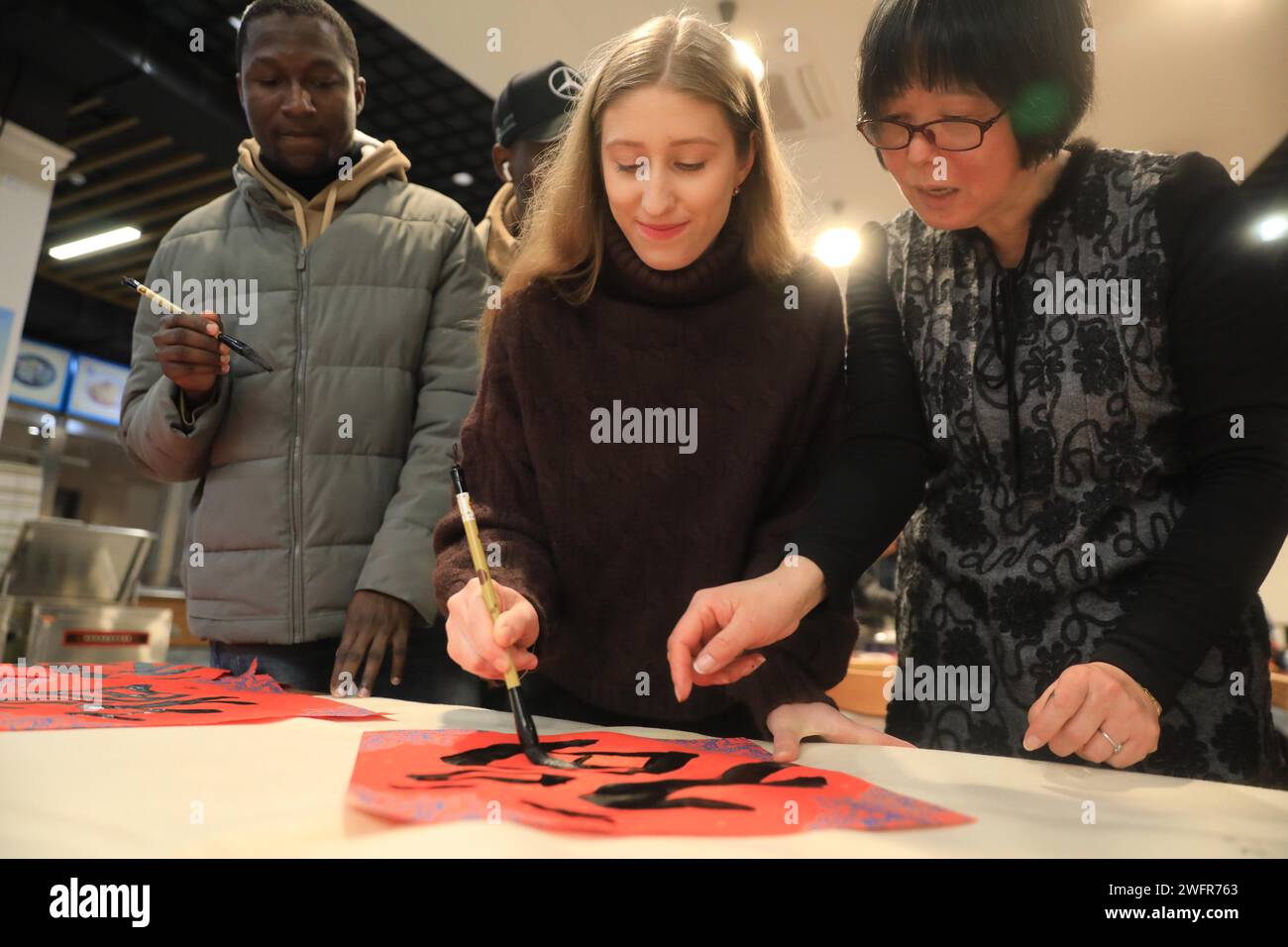 Foreign students from Zhejiang Ocean University experience folk culture ... Foreign students from Zhejiang Ocean University experience folk culture ...