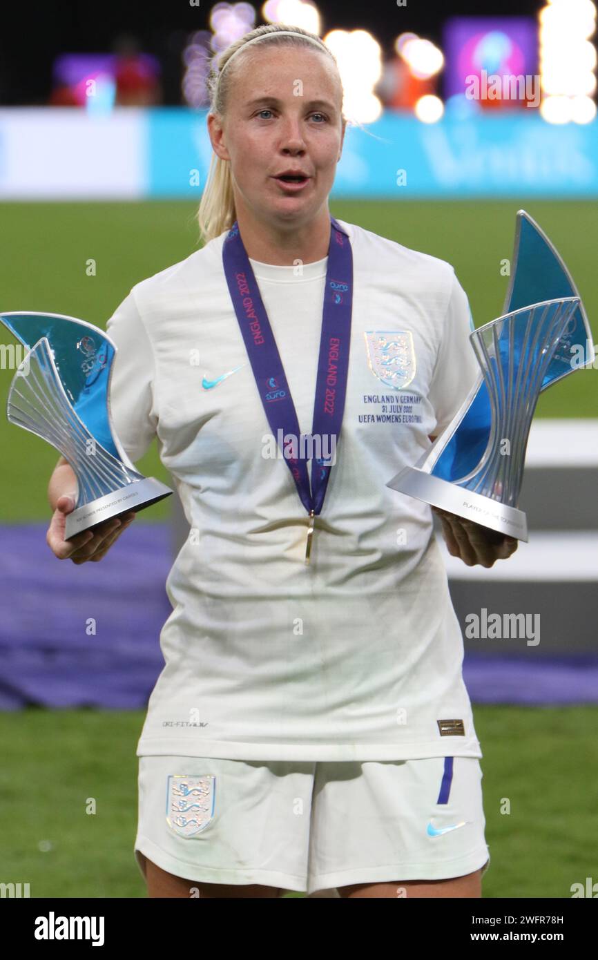 Beth Mead with Player of the Tournament and golden boot trophies UEFA ...