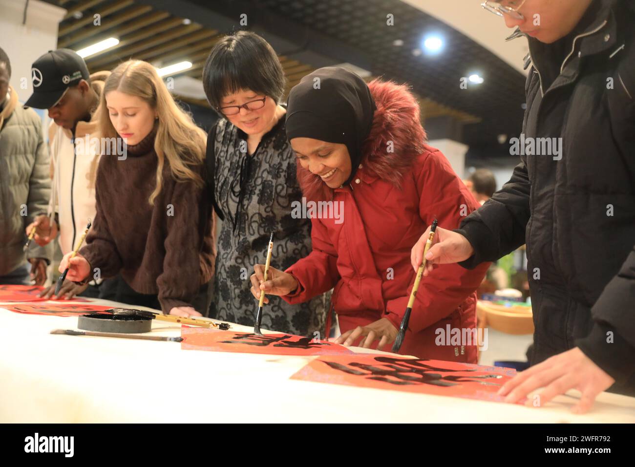 Foreign students from Zhejiang Ocean University experience folk culture ... Foreign students from Zhejiang Ocean University experience folk culture ...