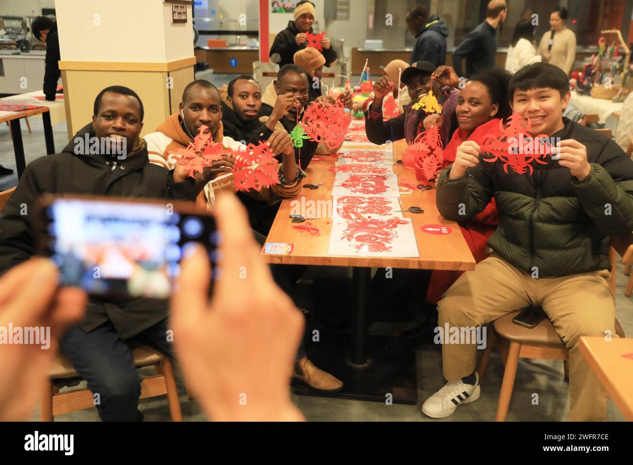 Foreign students from Zhejiang Ocean University experience folk culture ... Foreign students from Zhejiang Ocean University experience folk culture ...