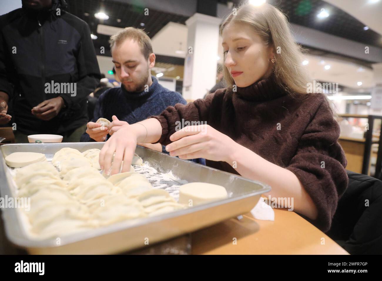 Foreign students from Zhejiang Ocean University experience folk culture ... Foreign students from Zhejiang Ocean University experience folk culture ...
