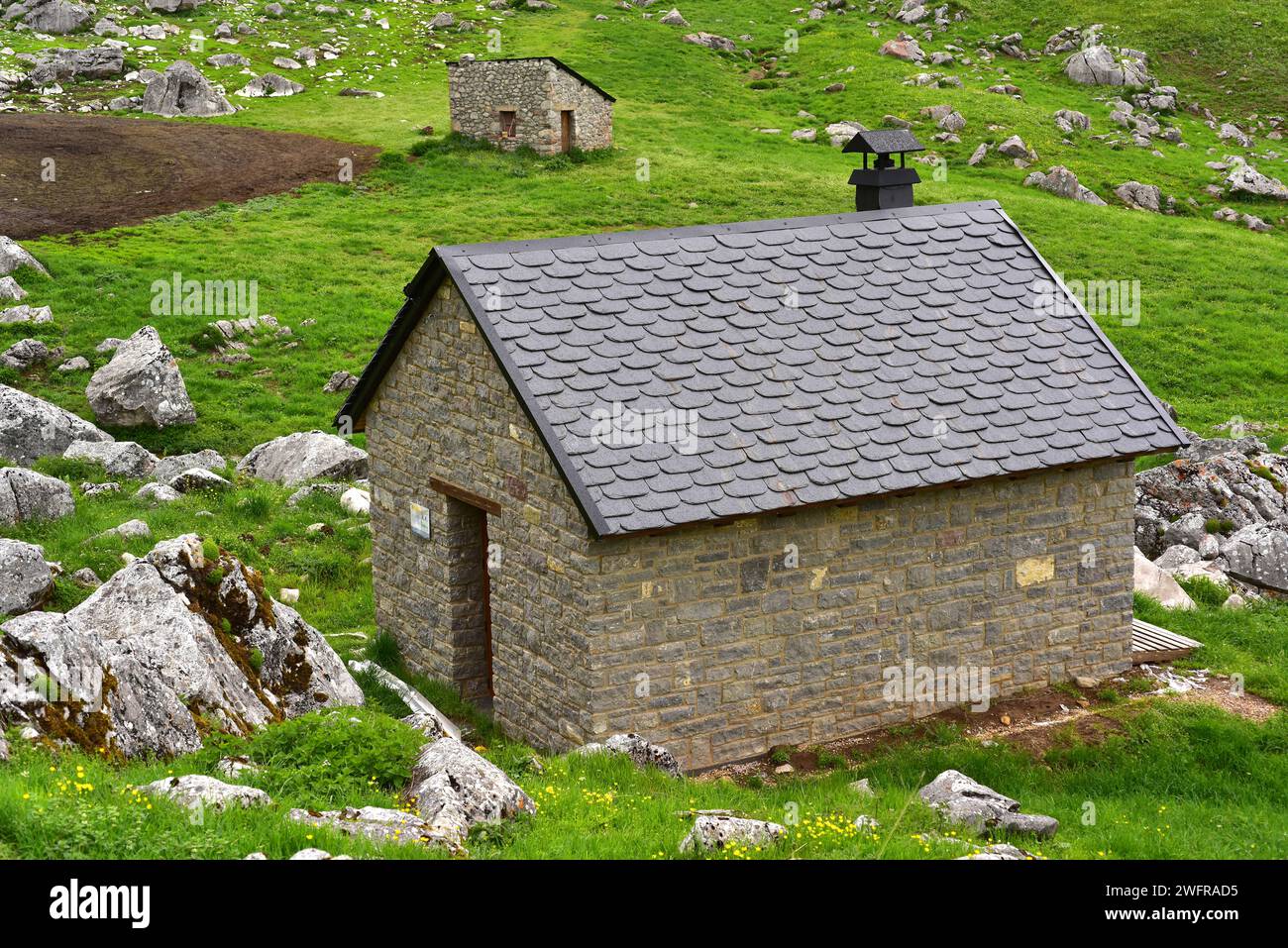 Cantabrian Mountains from Babia region between Torre de Babia and ...