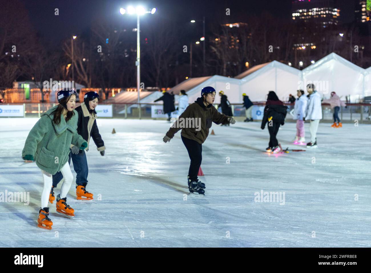 City hall seoul south korea skating hi-res stock photography and images ...