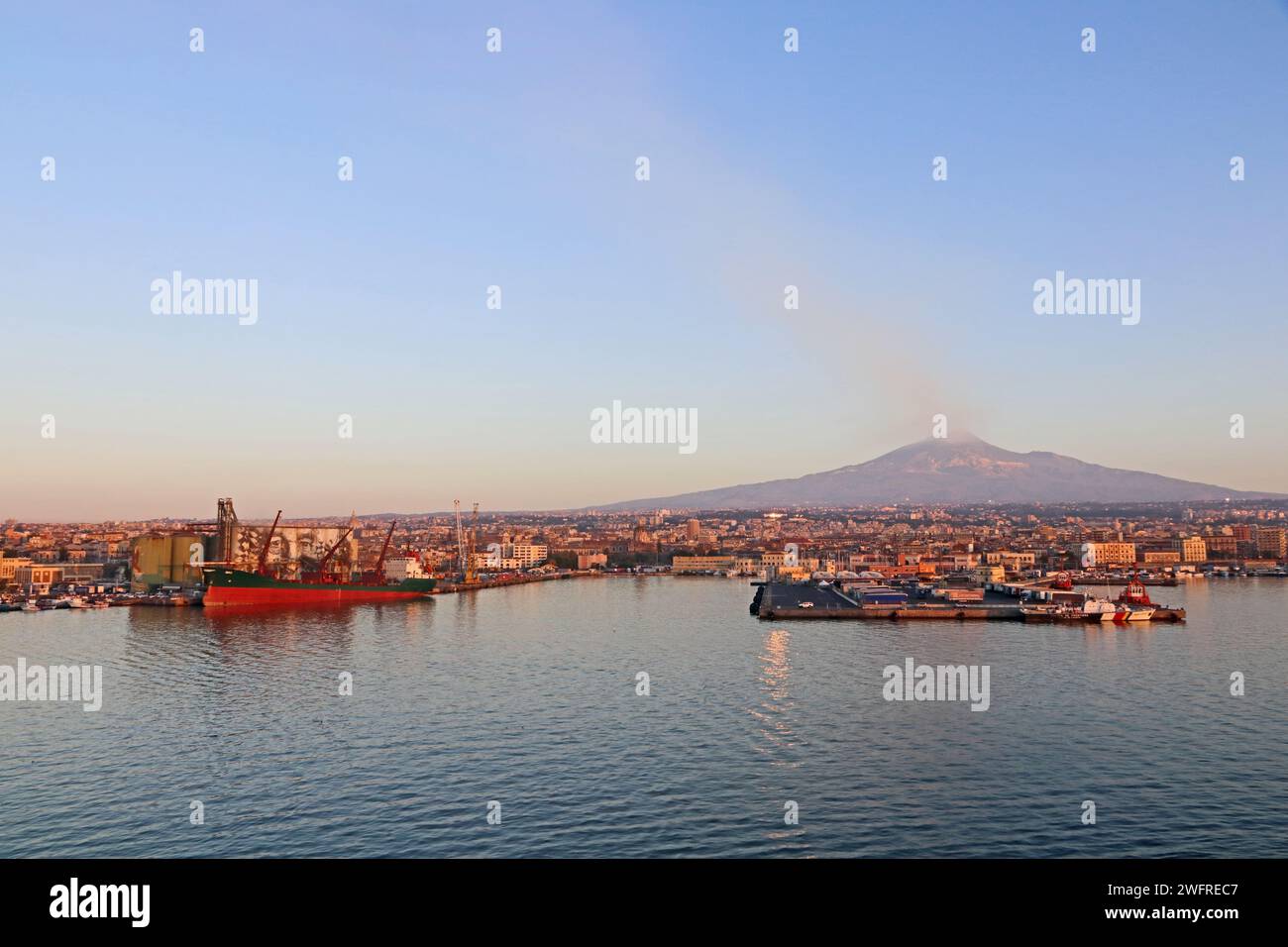 Catania sicily port hi-res stock photography and images - Alamy