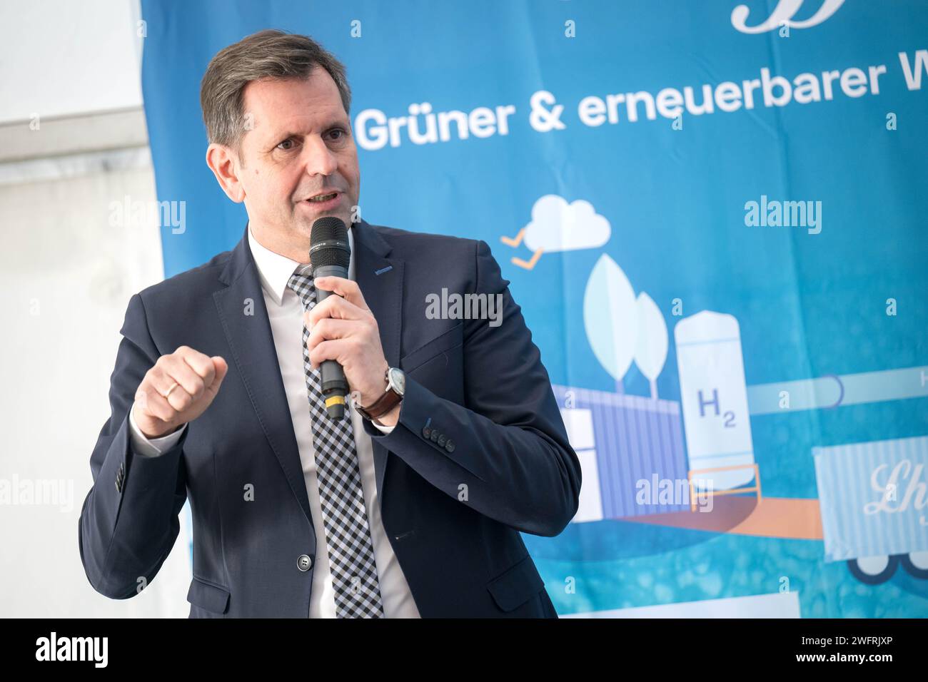 Brake, Germany. 01st Feb, 2024. Olaf Lies (SPD), Economics Minister of ...