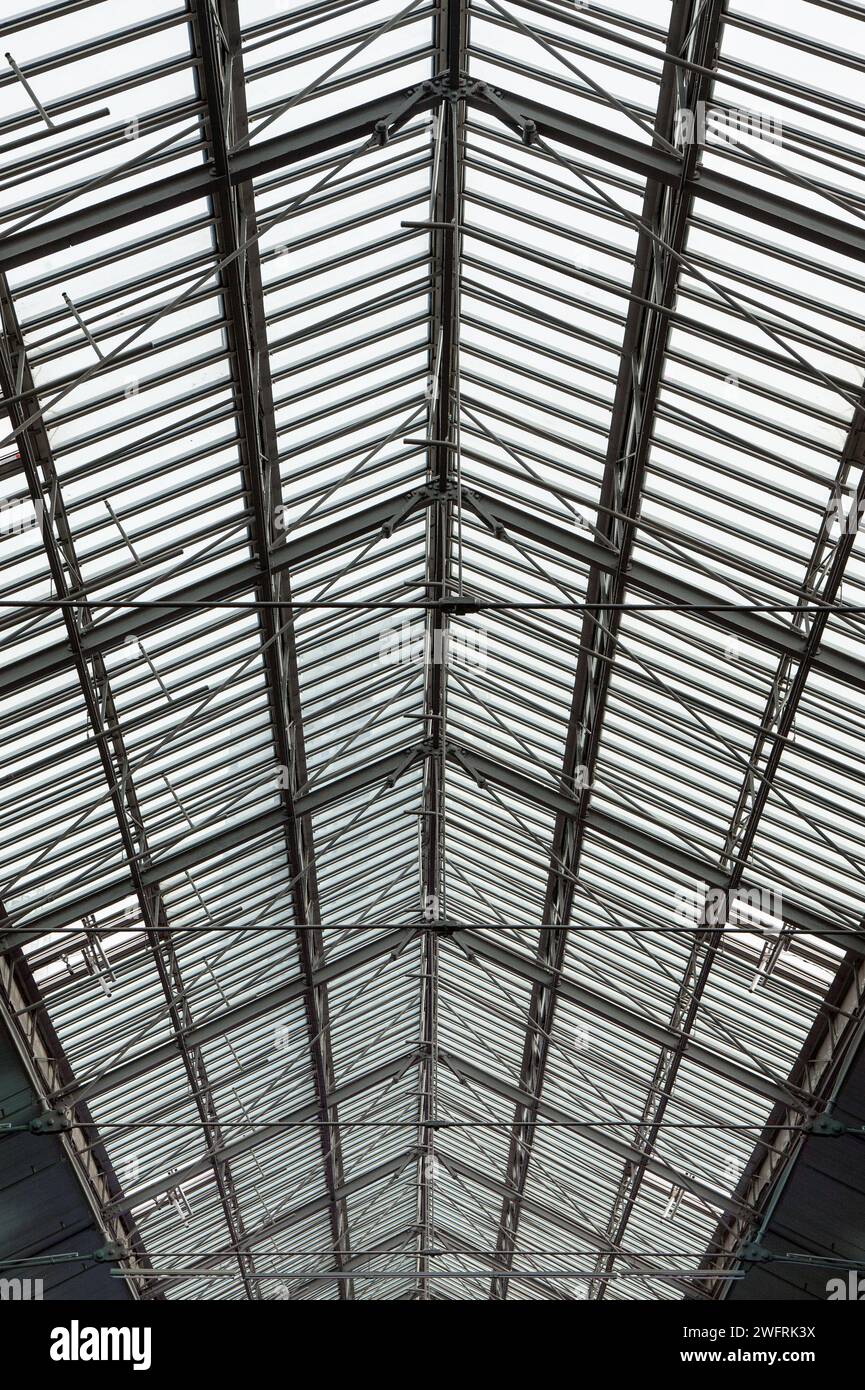 Metal framework hi-res stock photography and images - Alamy