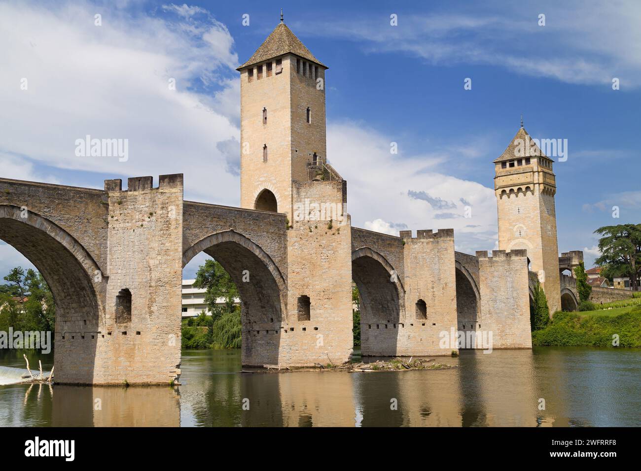Cahors valentre bridge pont hi-res stock photography and images - Alamy
