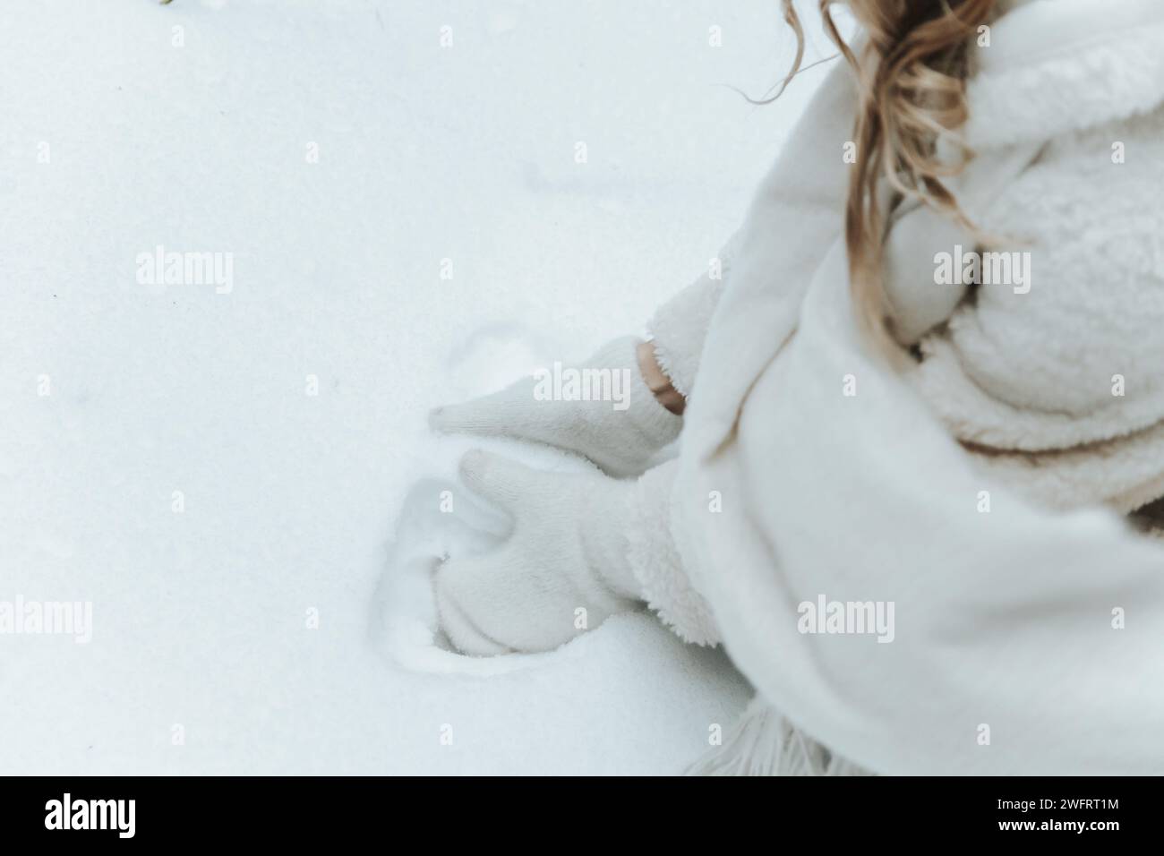 Womans hands in white gloves hi-res stock photography and images - Alamy