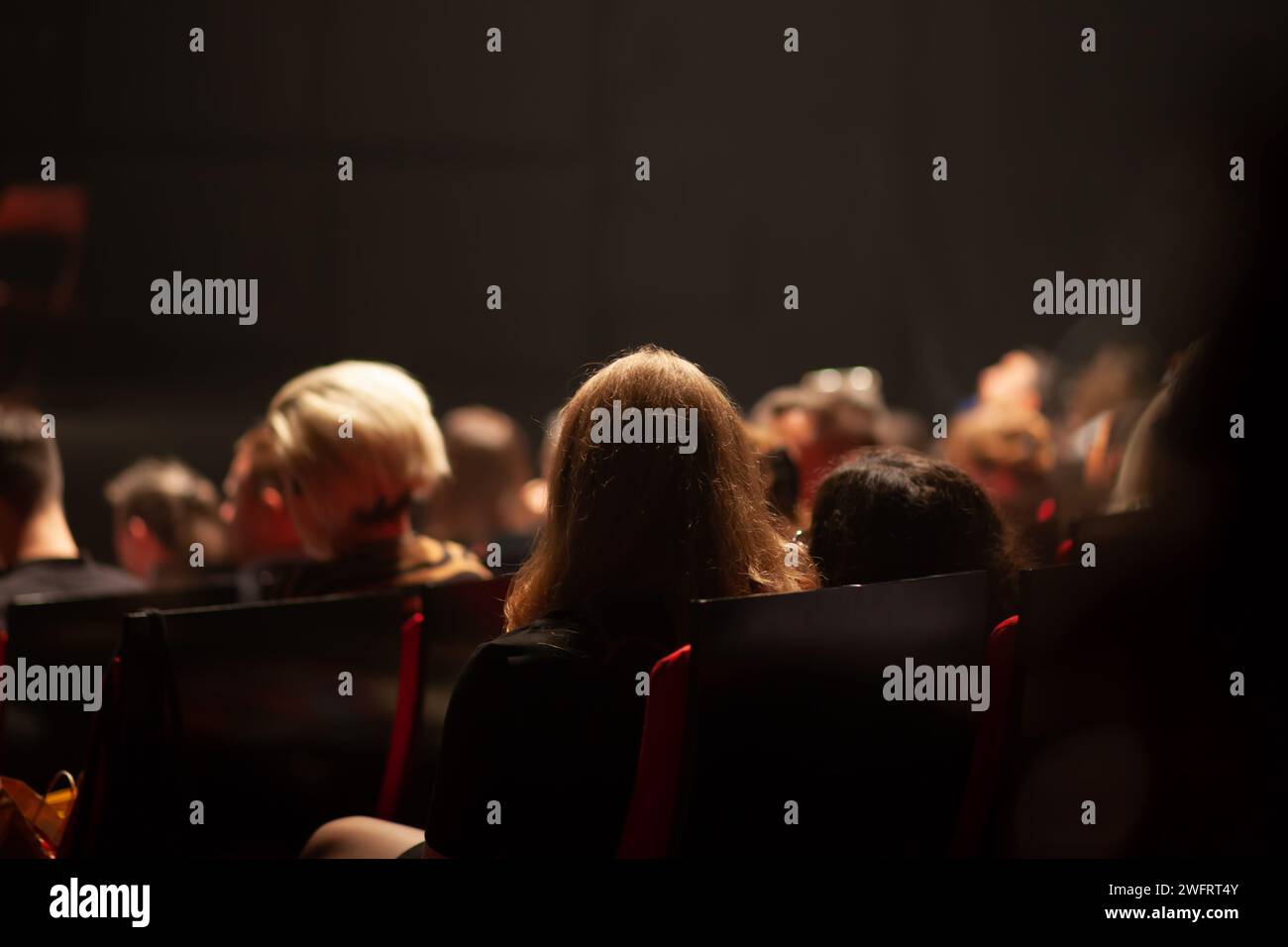 audience watching a play at the theater Stock Photo - Alamy