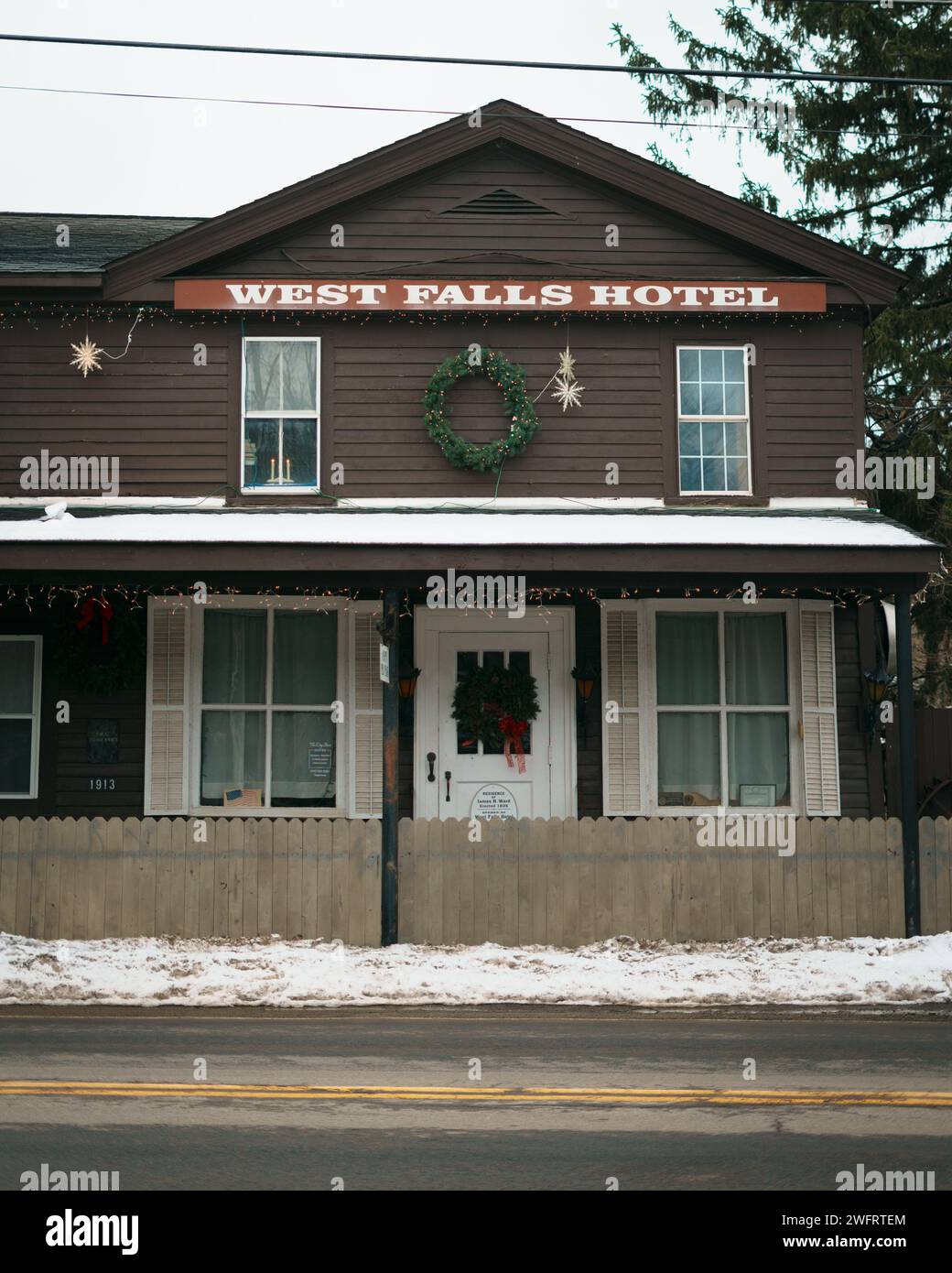 Old west bar scene hi-res stock photography and images - Alamy