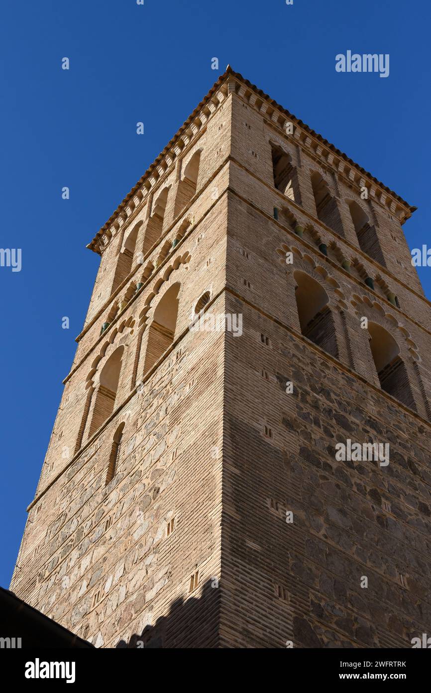 Stone facade catholic church hi-res stock photography and images - Alamy