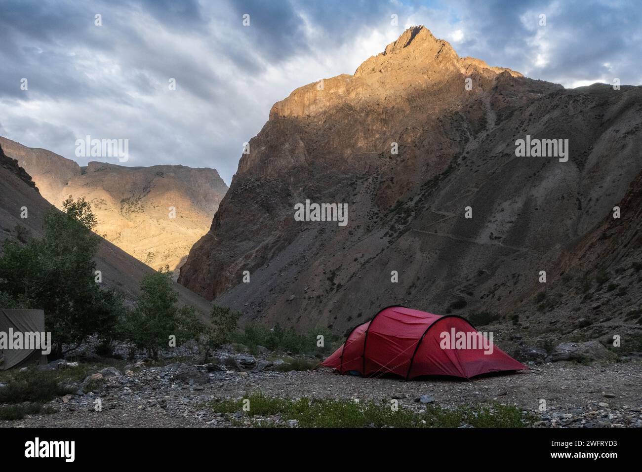 Camping below the Nialo Kontse La Pass on a trek to Zanskar, Ladakh ...