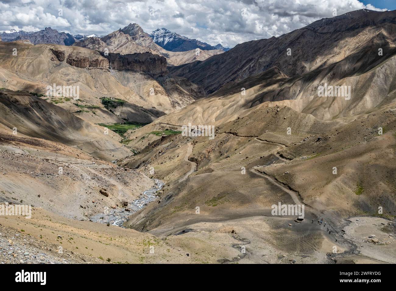 The road down from the Singe La Pass (Singge La, 15,590 feet), Zanskar ...