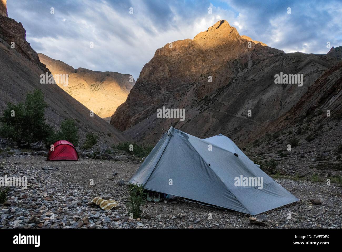 Camping below the Nialo Kontse La Pass on a trek to Zanskar, Ladakh ...