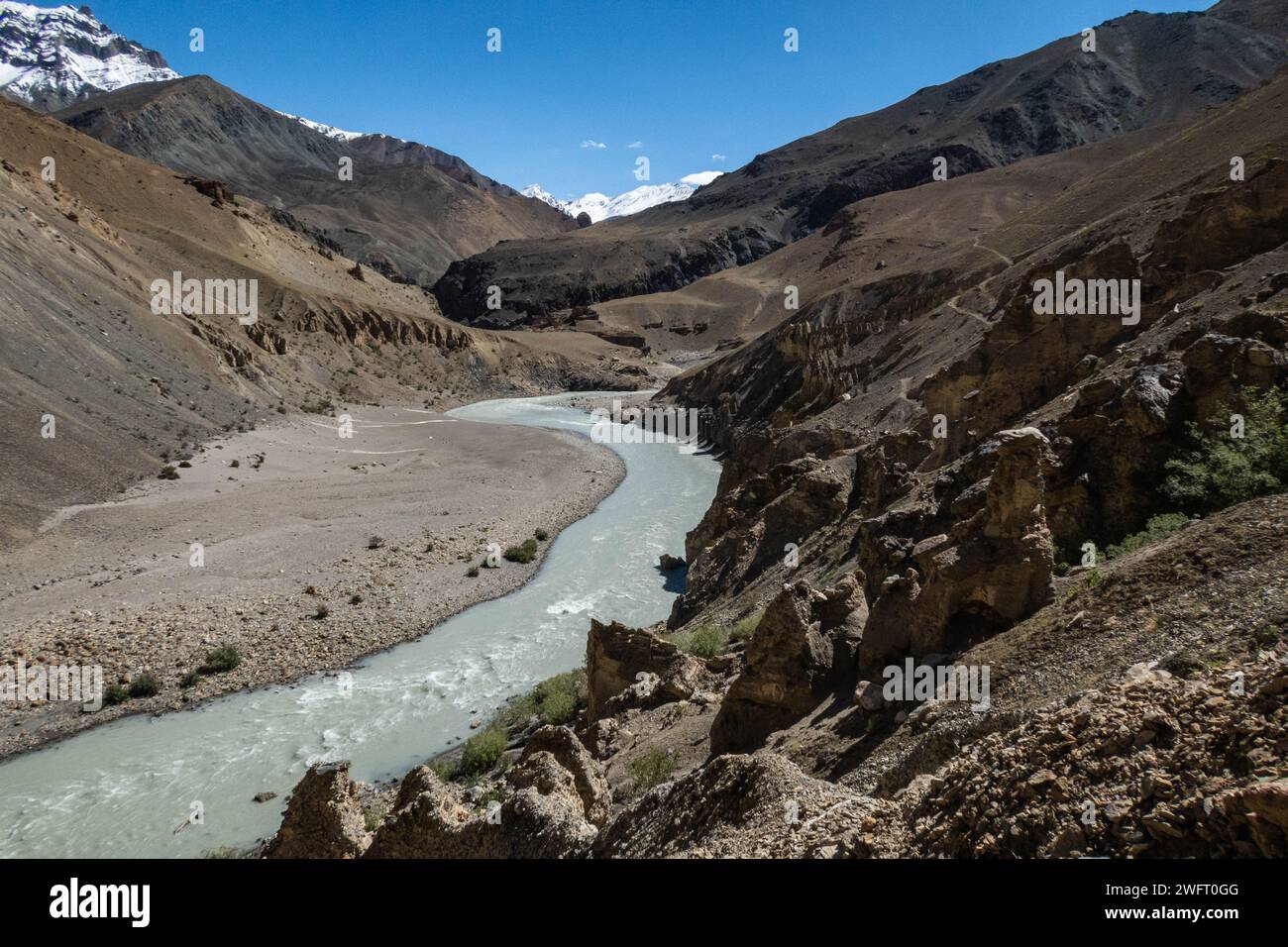 Trekking to Zanskar above the Tsarab Chu River, Ladakh, India Stock ...
