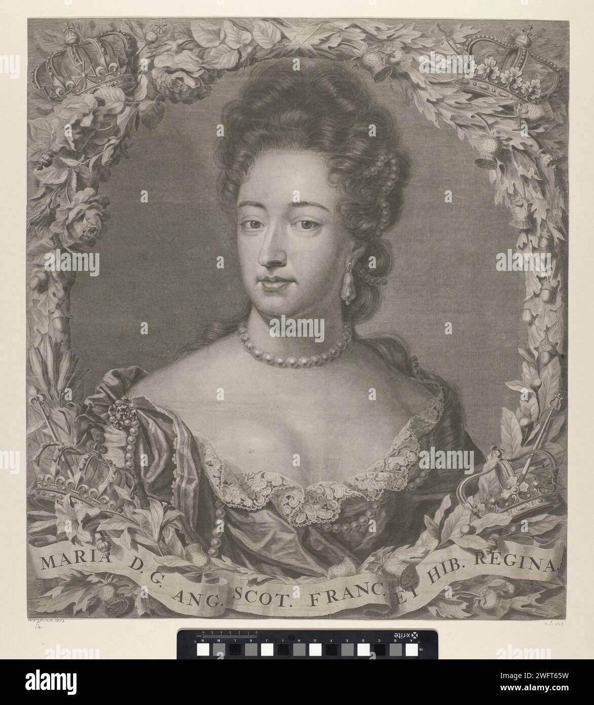Portrait of Maria II Stuart, 1694 print Portrait of Maria II in an oval ...
