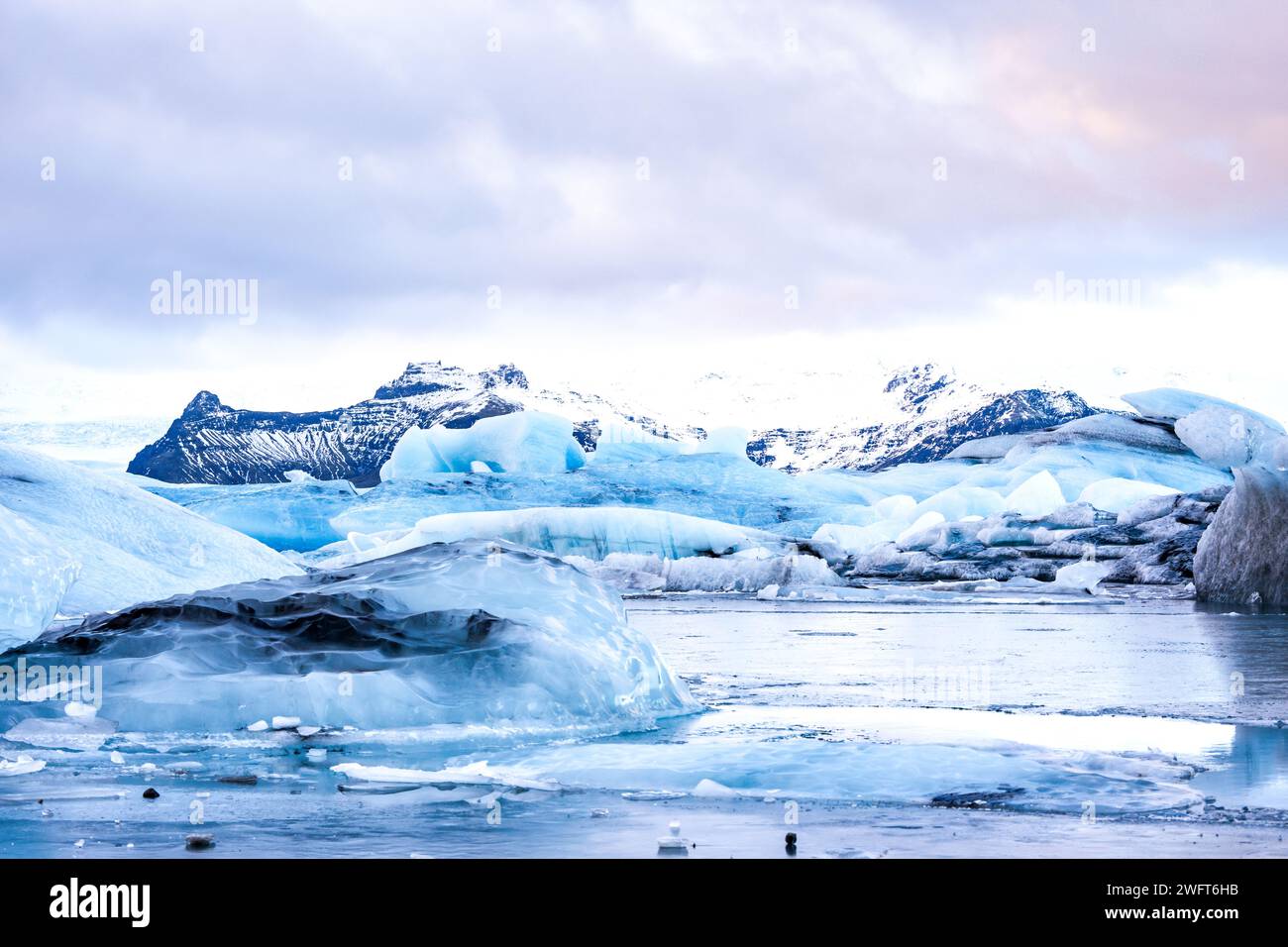Rivers and icebergs hi-res stock photography and images - Alamy