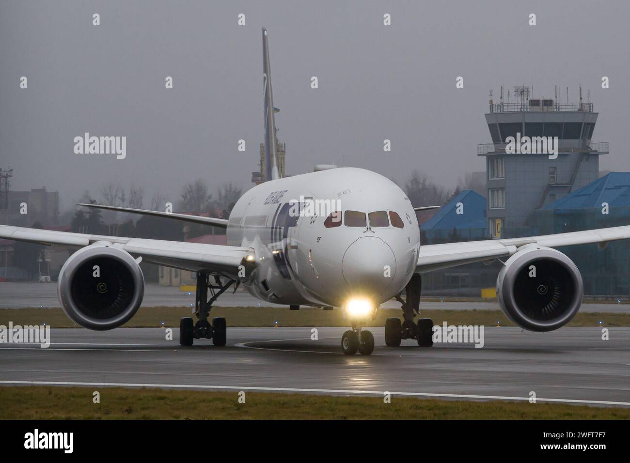 Cockpit boeing 787 dreamliner plane hi-res stock photography and images ...