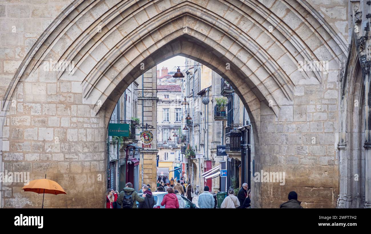 Bustling pathway hi-res stock photography and images - Alamy