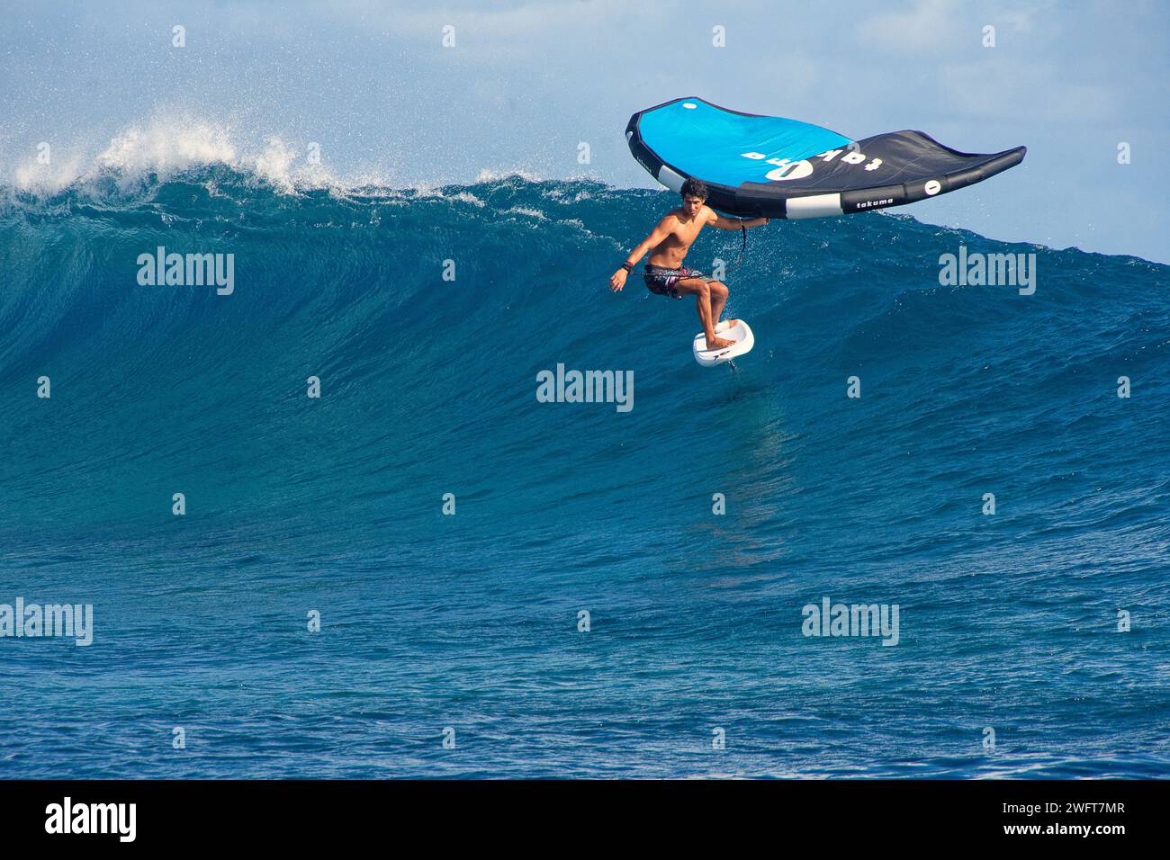 Teahupoo wave hi-res stock photography and images - Alamy