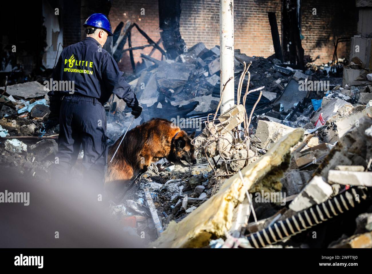 ROTTERDAM - Search for missing person at the site where an explosion ...