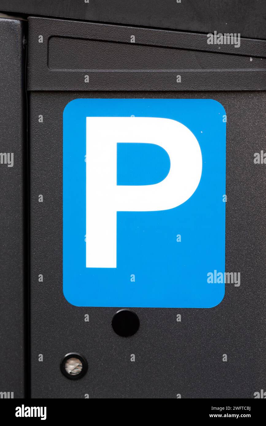 Parking symbol in the parking lot Stock Photo - Alamy