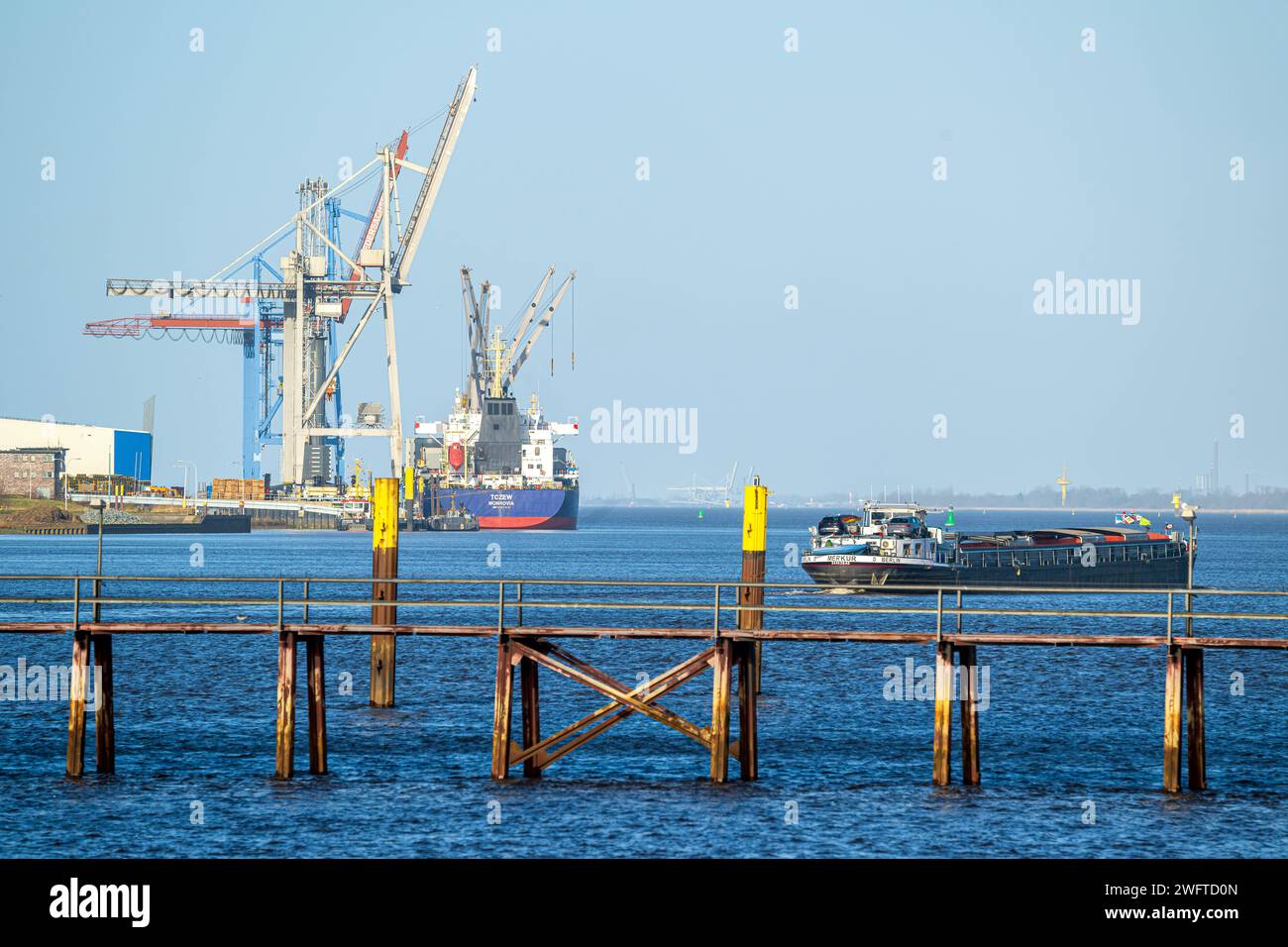 Brake, Germany. 01st Feb, 2024. Ships moored in the port of Brake. A ...