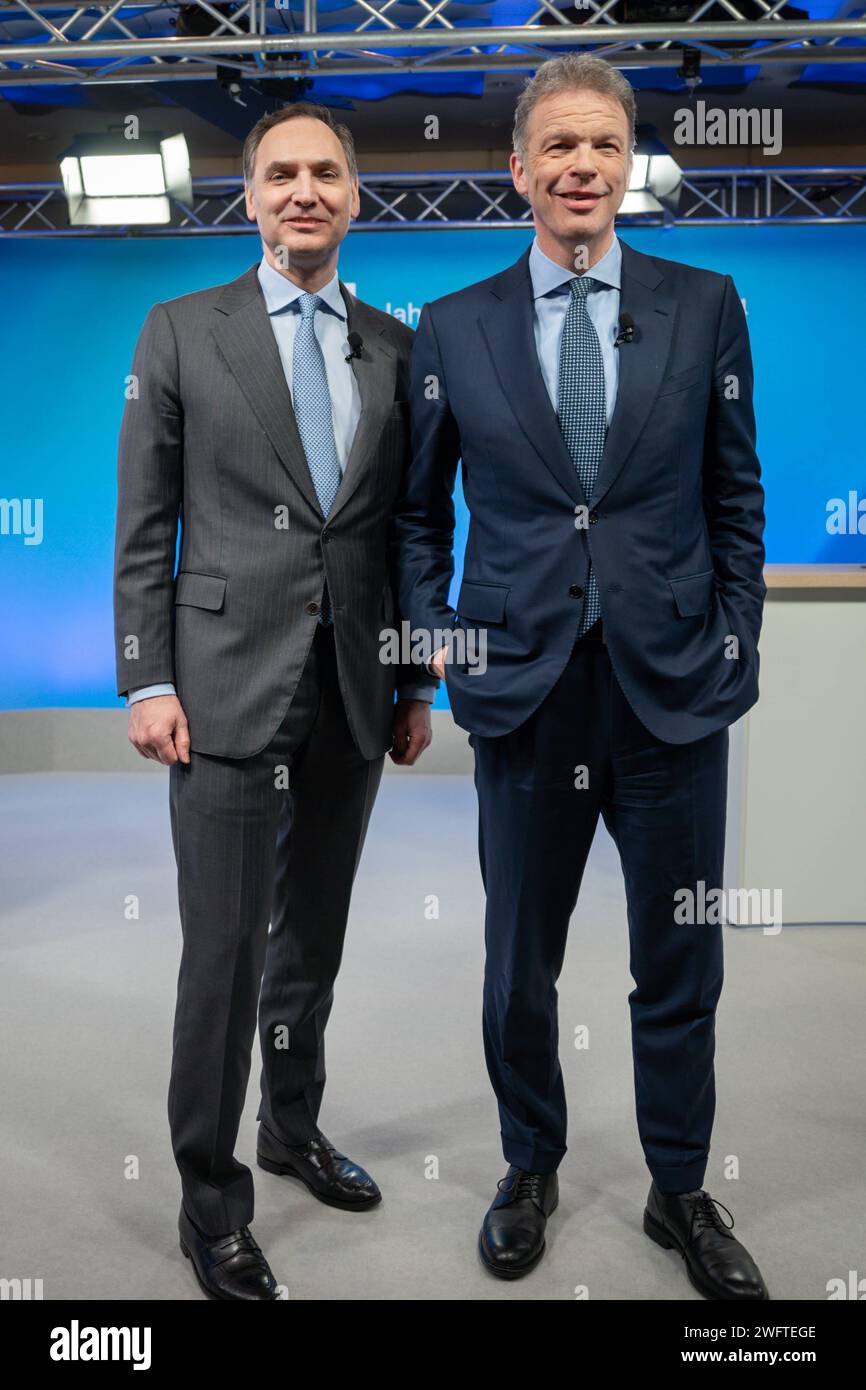 Deutsche Bank Jahresmedienkonferenz 2024 Gruppenfoto Christian Sewing ...