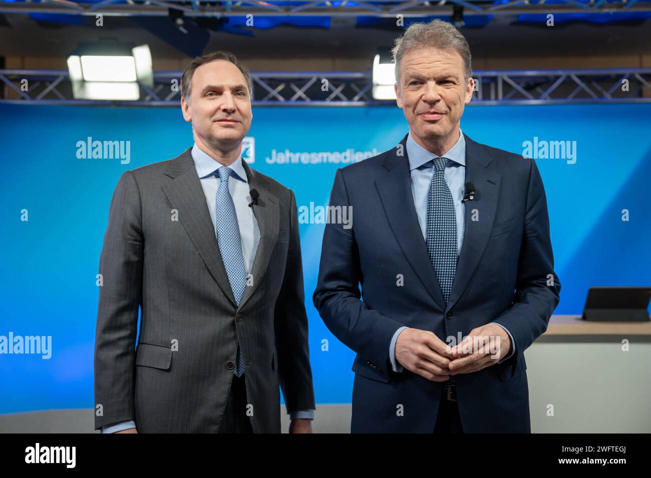 Deutsche Bank Jahresmedienkonferenz 2024 Gruppenfoto Christian Sewing ...
