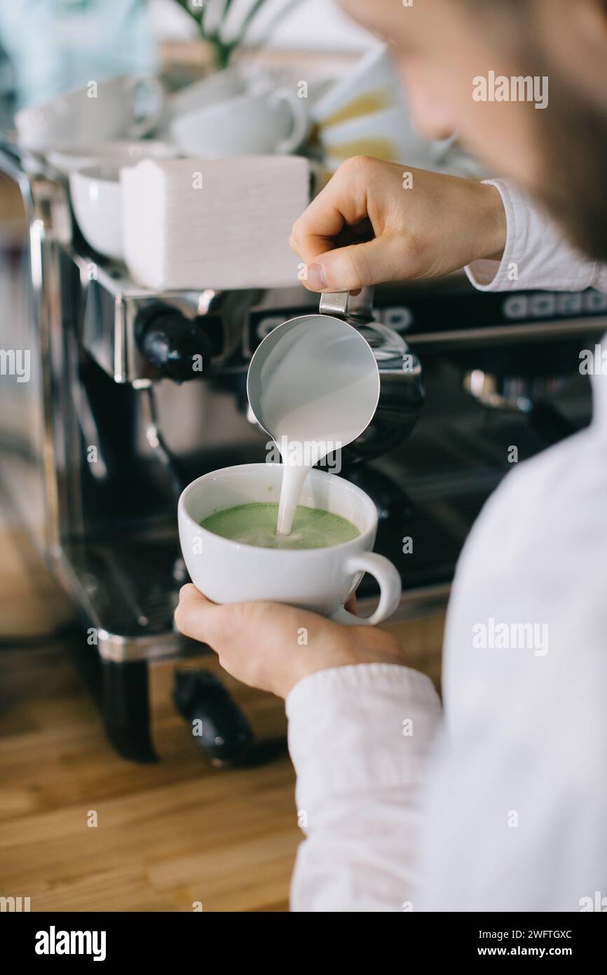 Matcha tea worker hi-res stock photography and images - Alamy