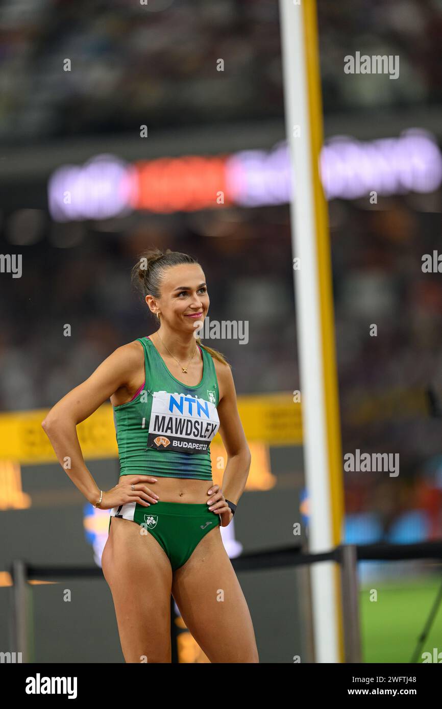 Sharlene MAWDSLEY participating in the 400 meters at the World ...