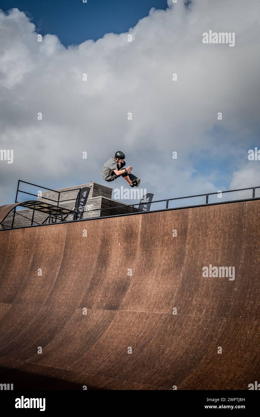 Half pipe hi-res stock photography and images - Alamy