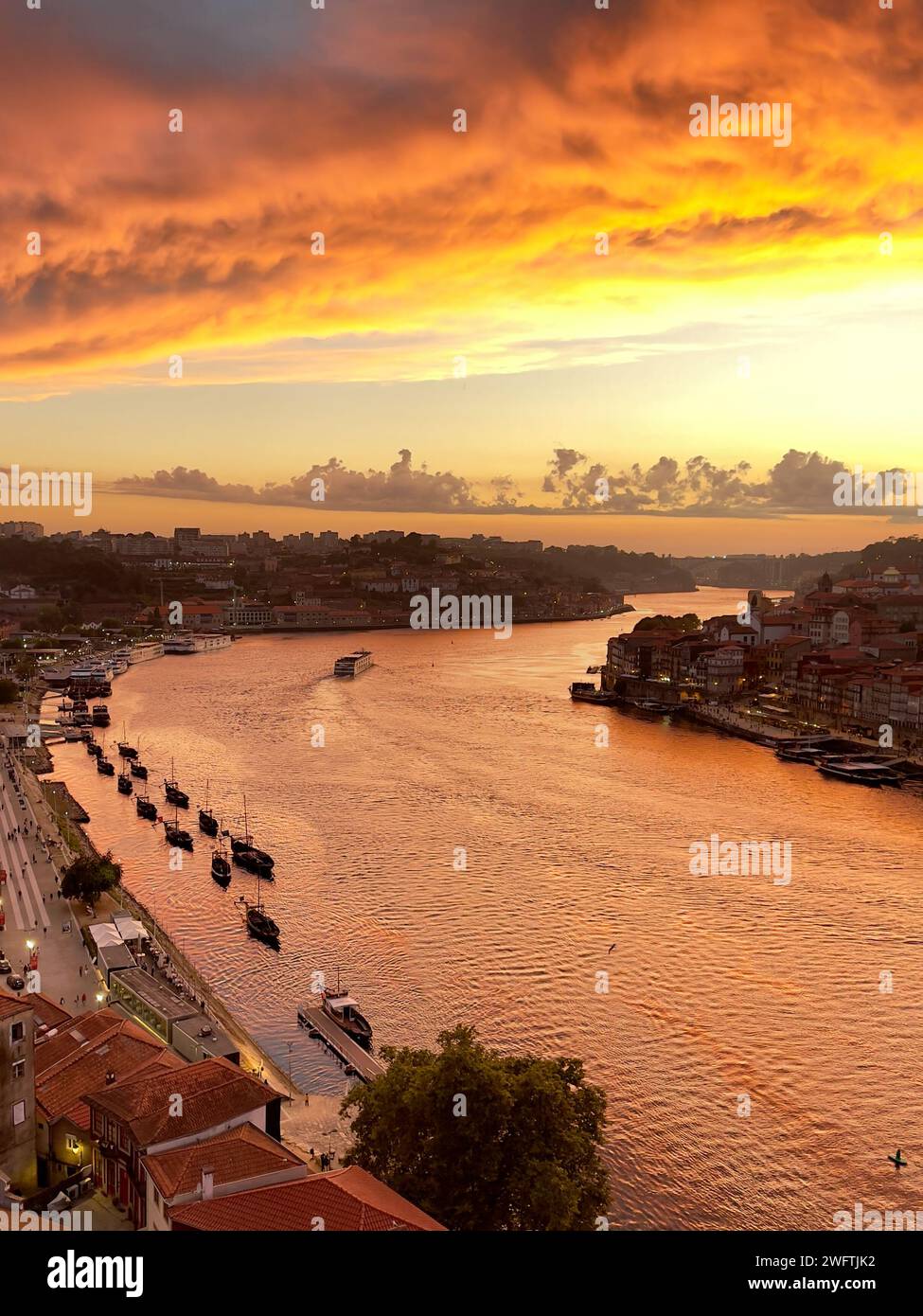 Panoramic view of sunset from top of Ponte d.luis bridge over the river ...
