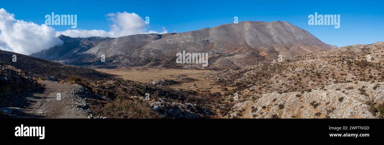 Nida Plateau with Mount Ida, highest mountain in Crete, Psiloritis ...