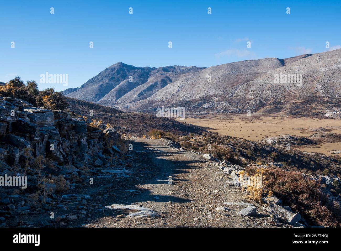 Nida Plateau with Mount Ida, highest mountain in Crete, Psiloritis ...