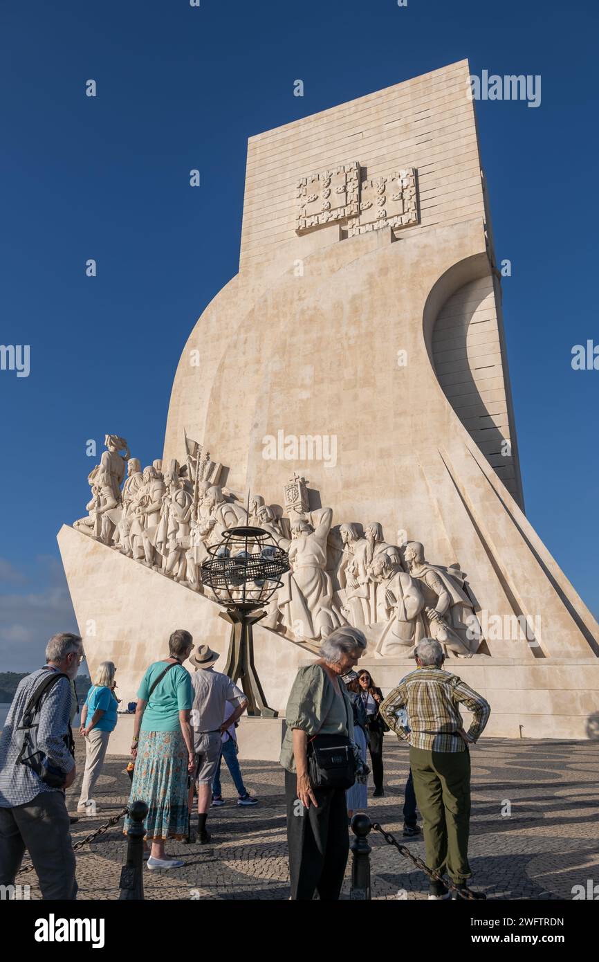 People at Monument to the Discoveries (Padrão dos Descobrimentos ...
