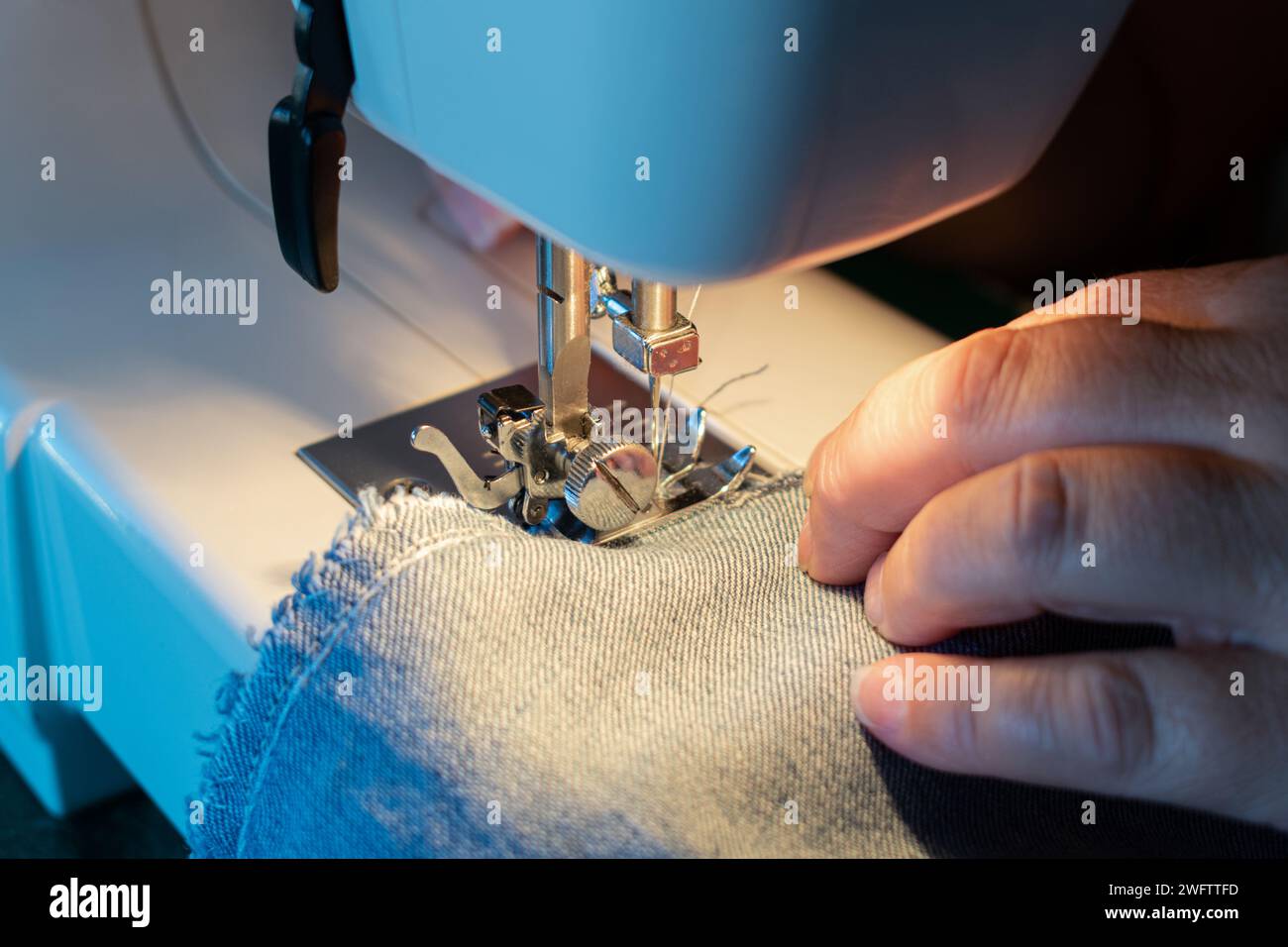 The sewing machine to sew hi-res stock photography and images - Alamy