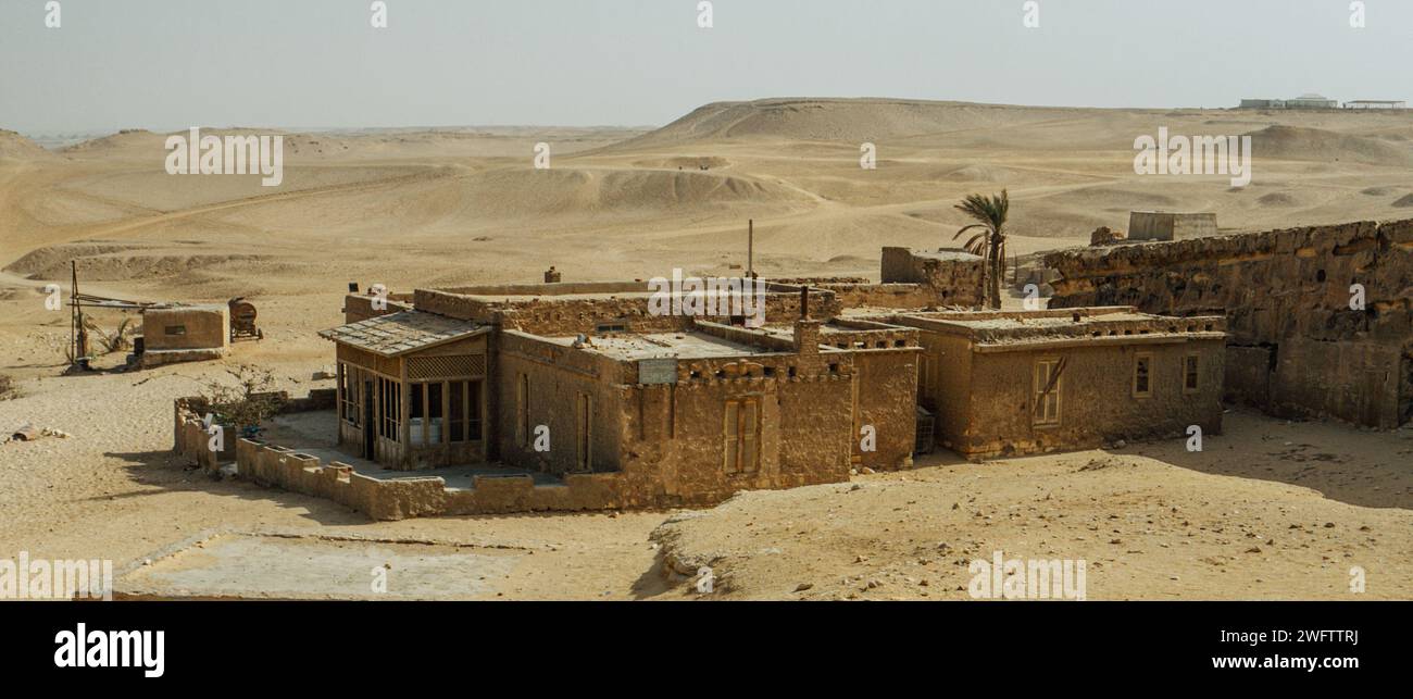 Pyramid builders hi-res stock photography and images - Alamy