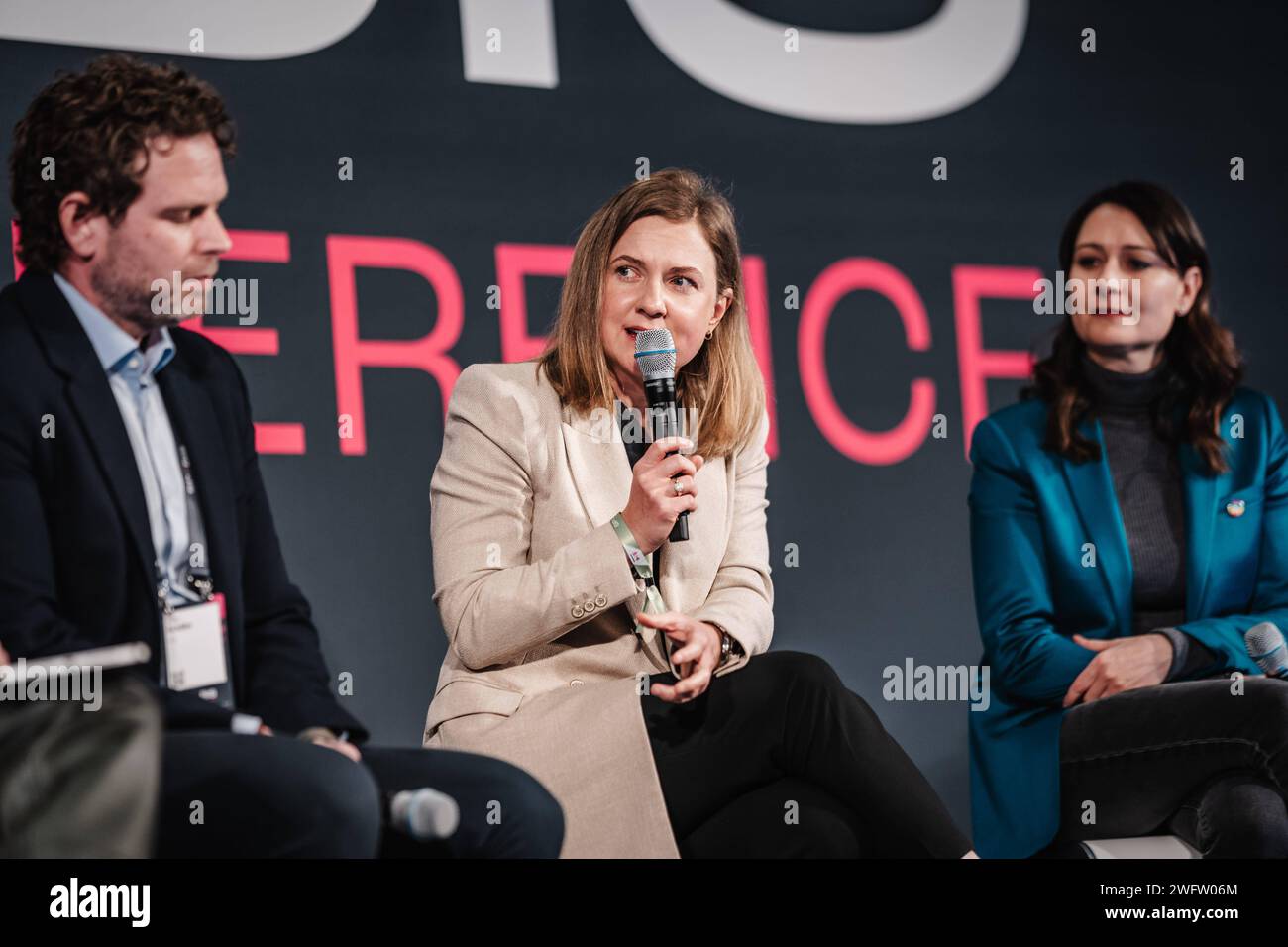 SPOBIS Conference 2024 01.02.2024 Daniela Bauer Grobal Head of Partnerships, Allianz Hamburg CCH ...