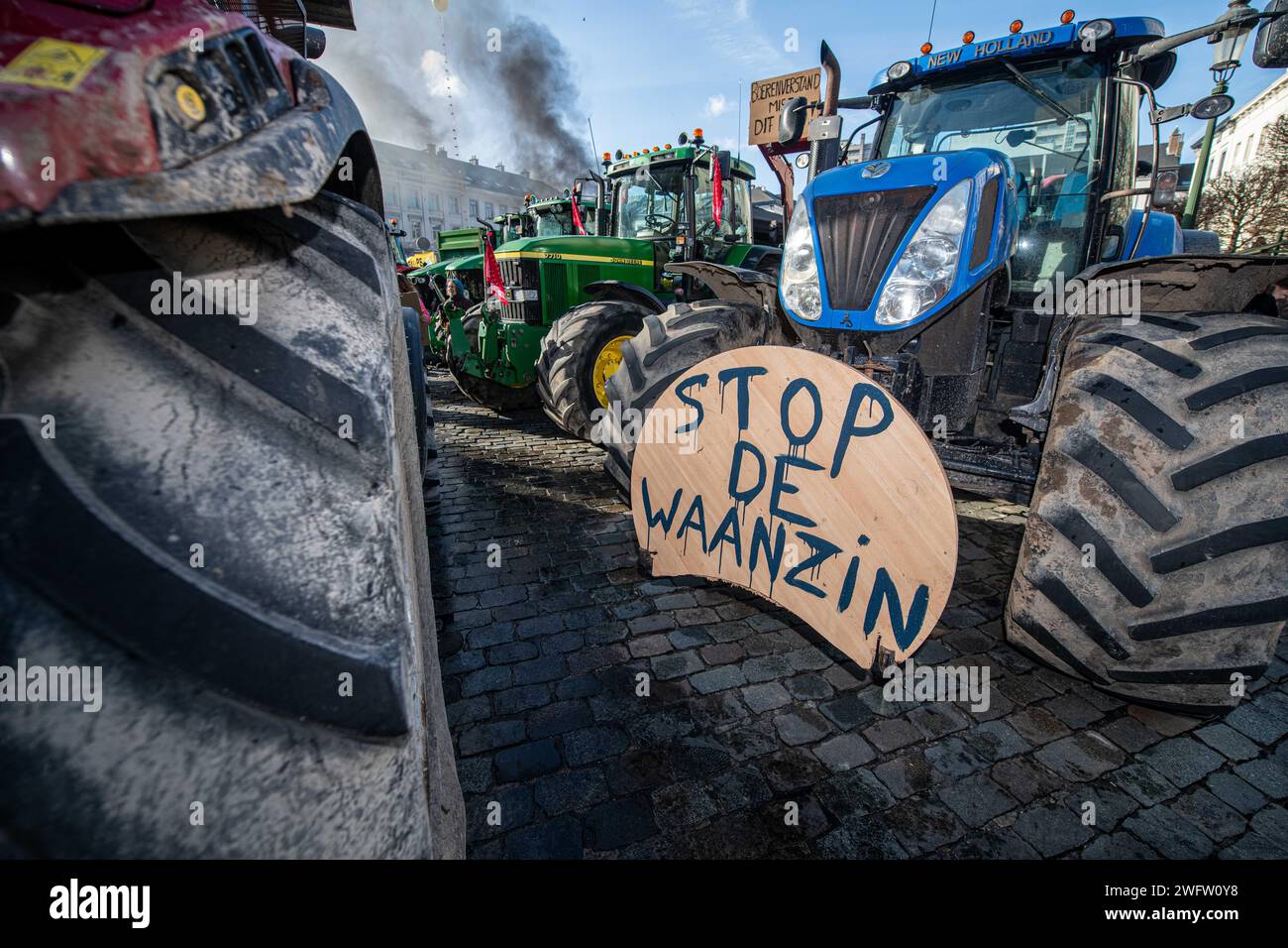 Means of transport farmers protest hi-res stock photography and images ...
