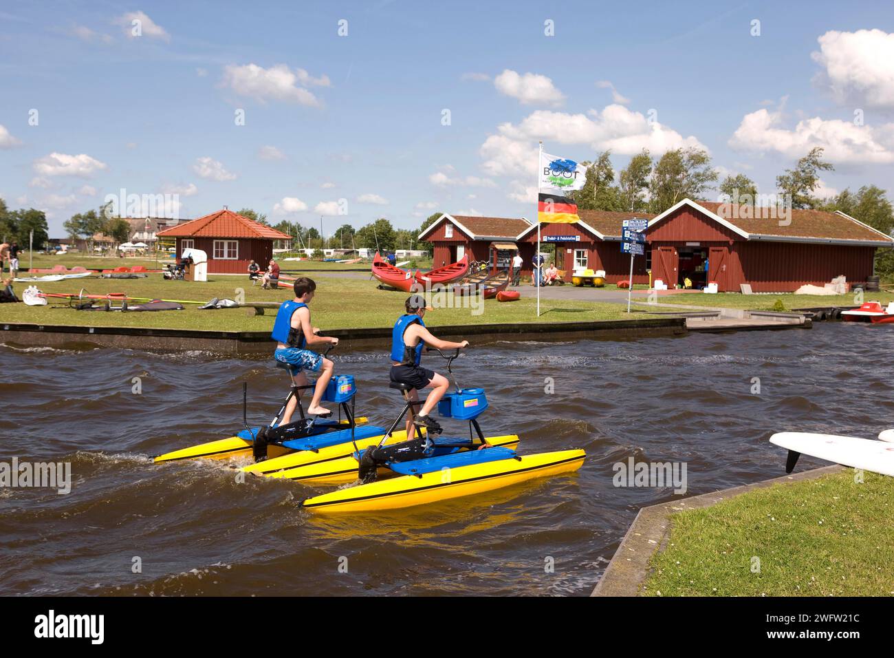 Pedal boat rider, paddle-pedal station, Großes Meer, Südbrookmerland ...