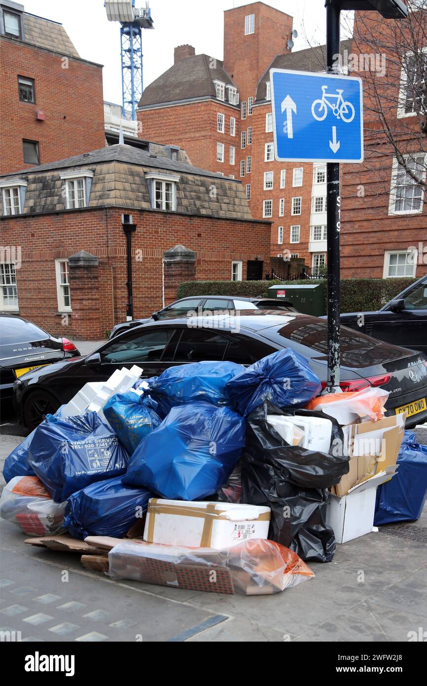 Garbage vehicles hi-res stock photography and images - Alamy